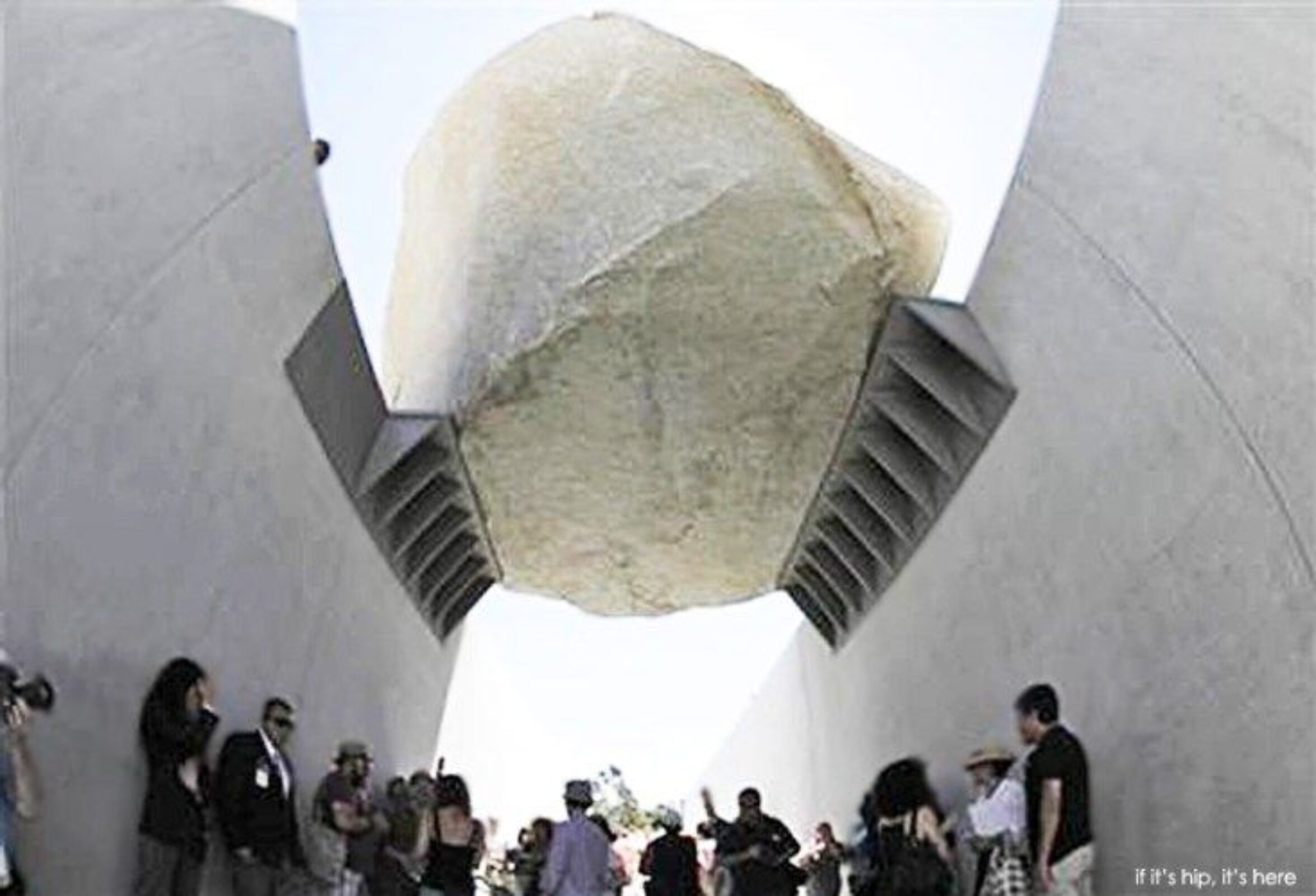 Levitated Mass | Michael Heizer - Arch2O.com