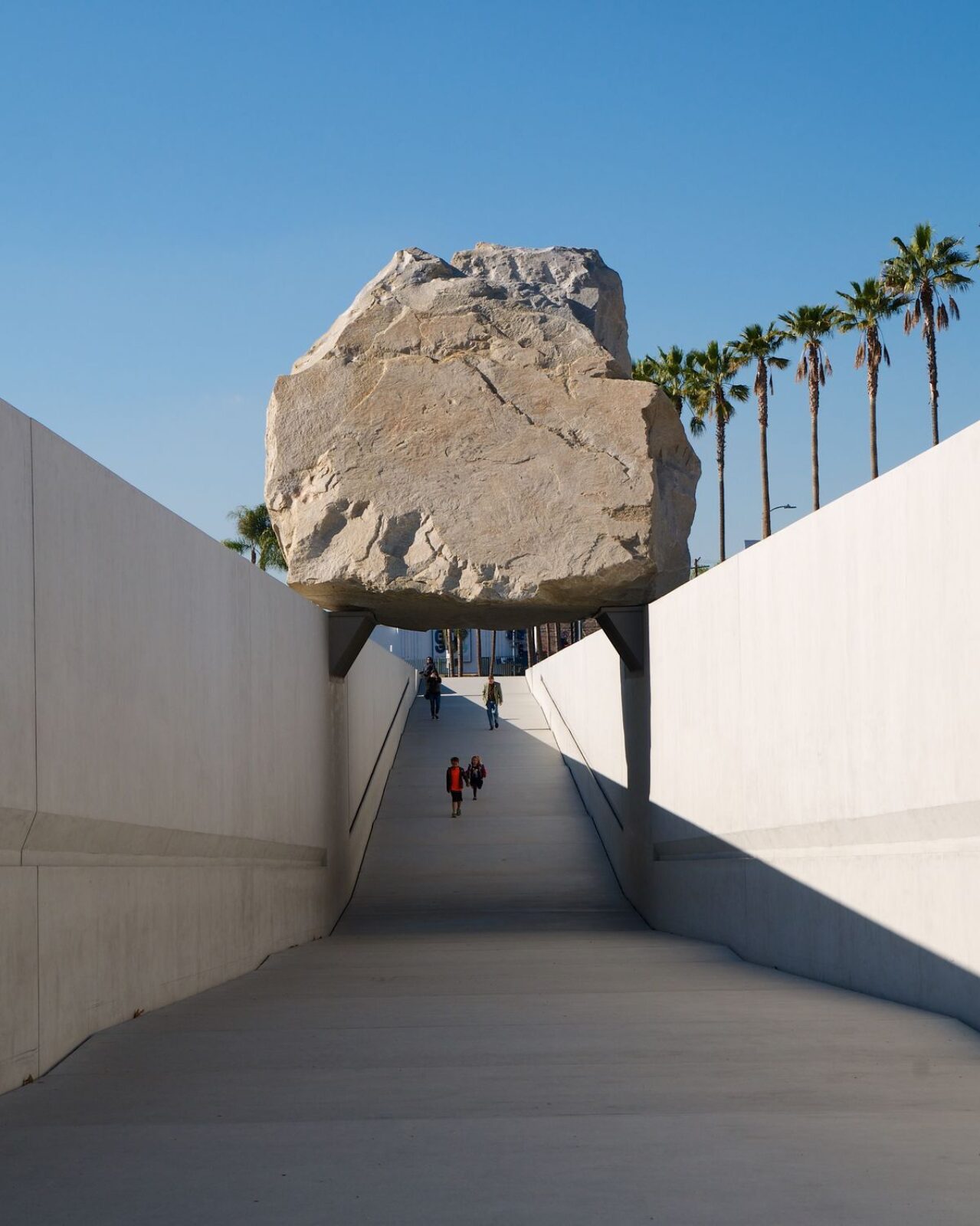 Levitated Mass | Michael Heizer - Arch2O.com
