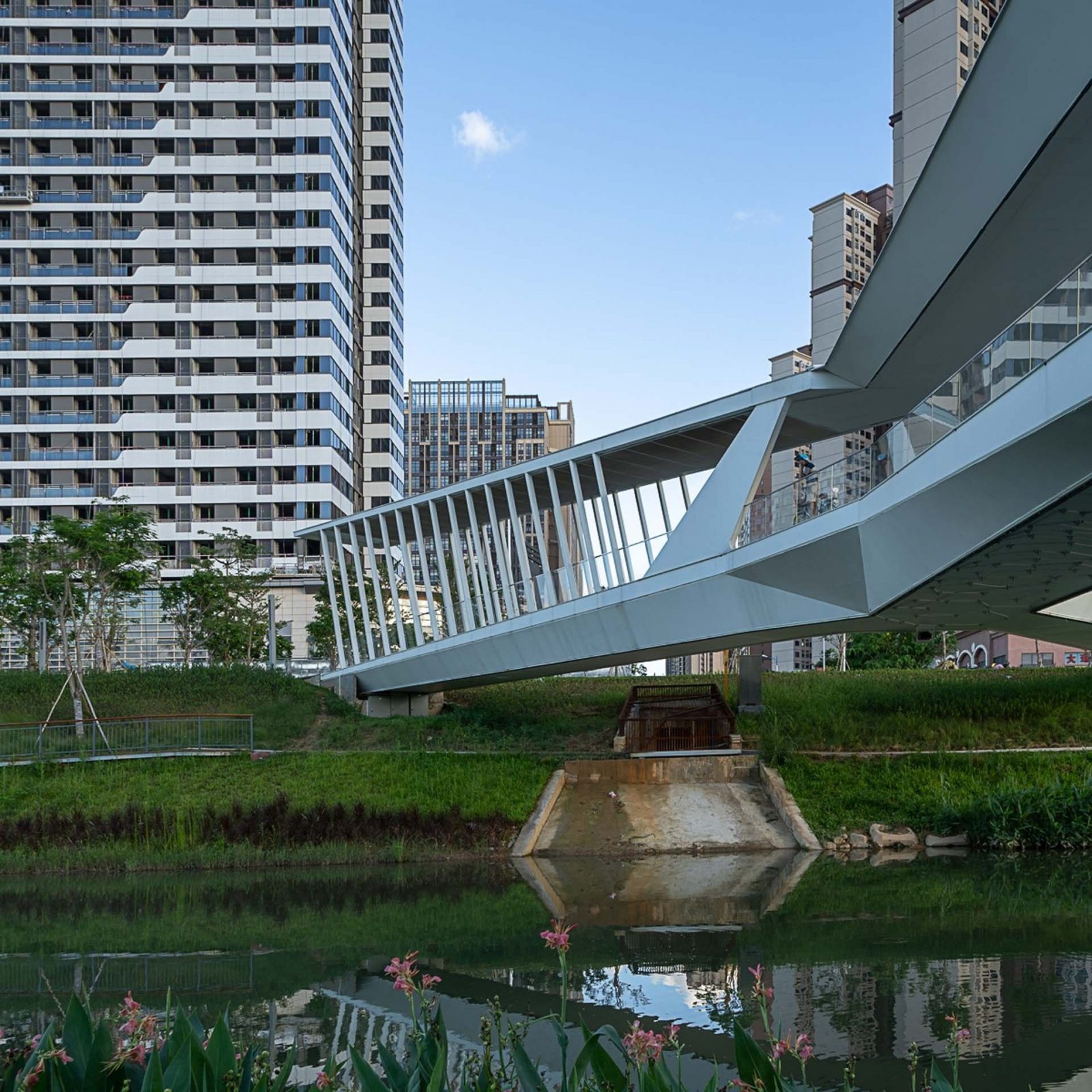 Pedestrian Bridge in Shenzhen, China - Arch2O.com
