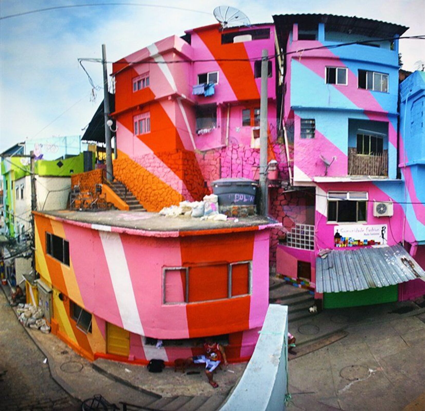 Favela painting | Haas & Hahn - Arch2O.com