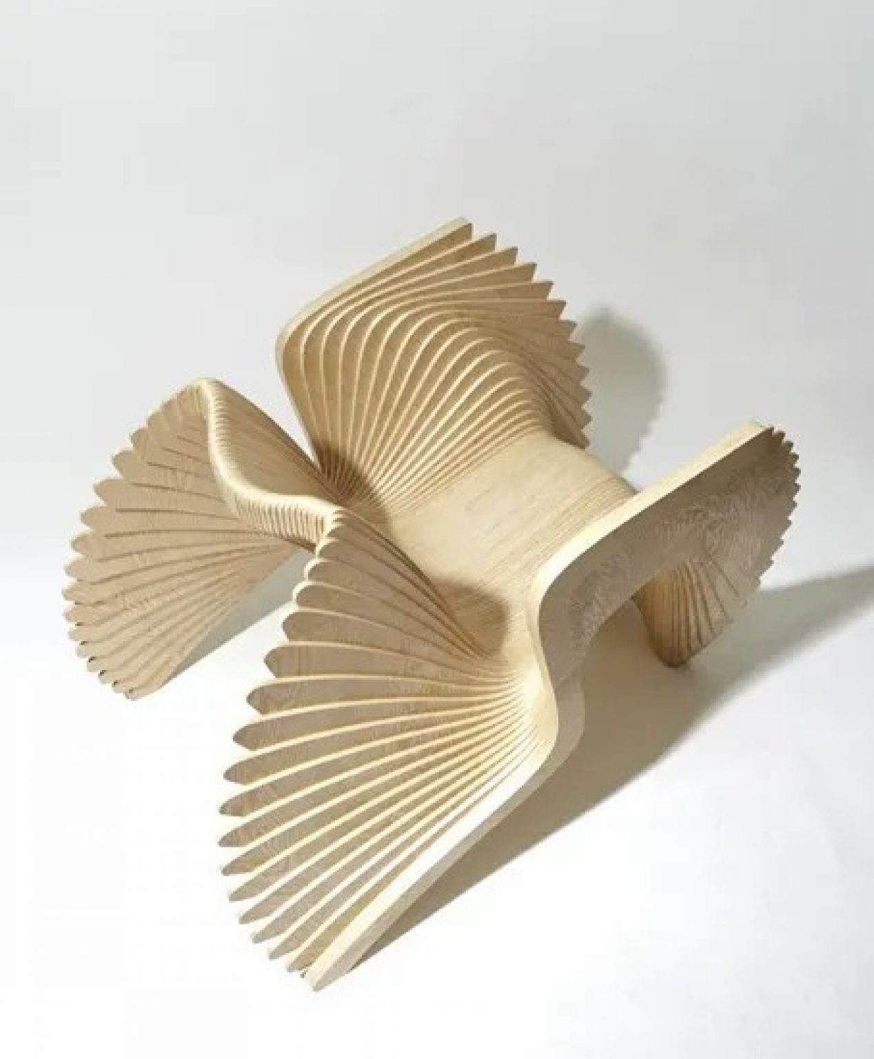 The Monroe Chair | Alexander White – Arch2O.com