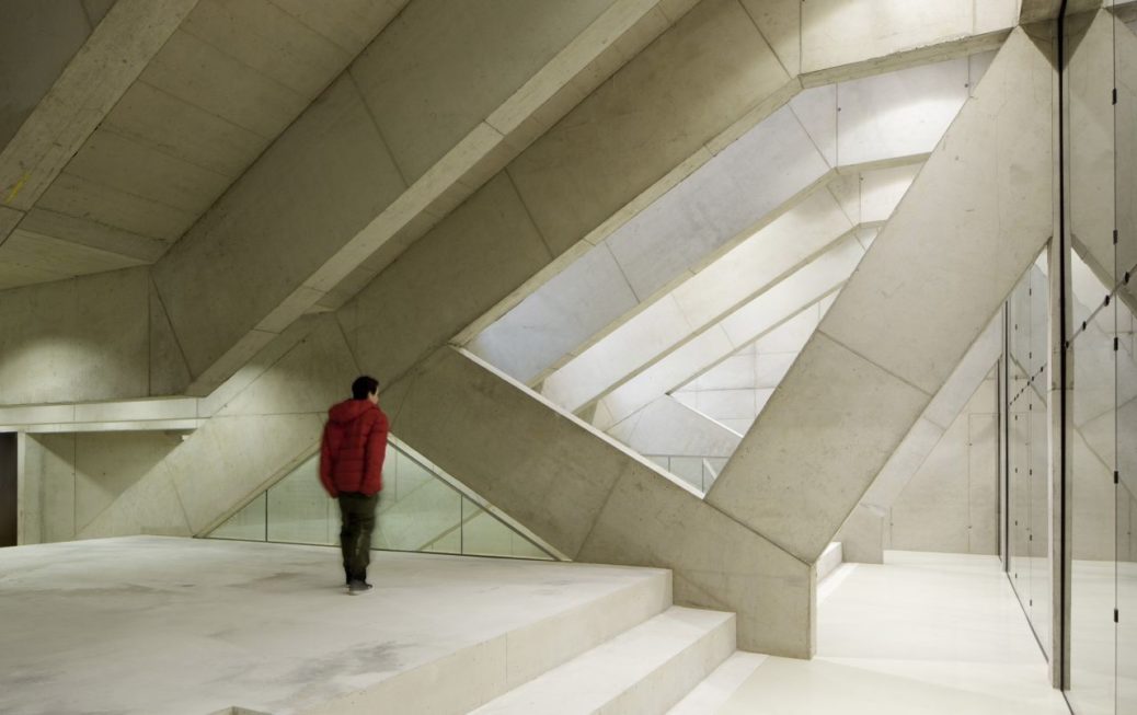High School Crinkled Wall | Wiesflecker Architecture – Arch2O.com