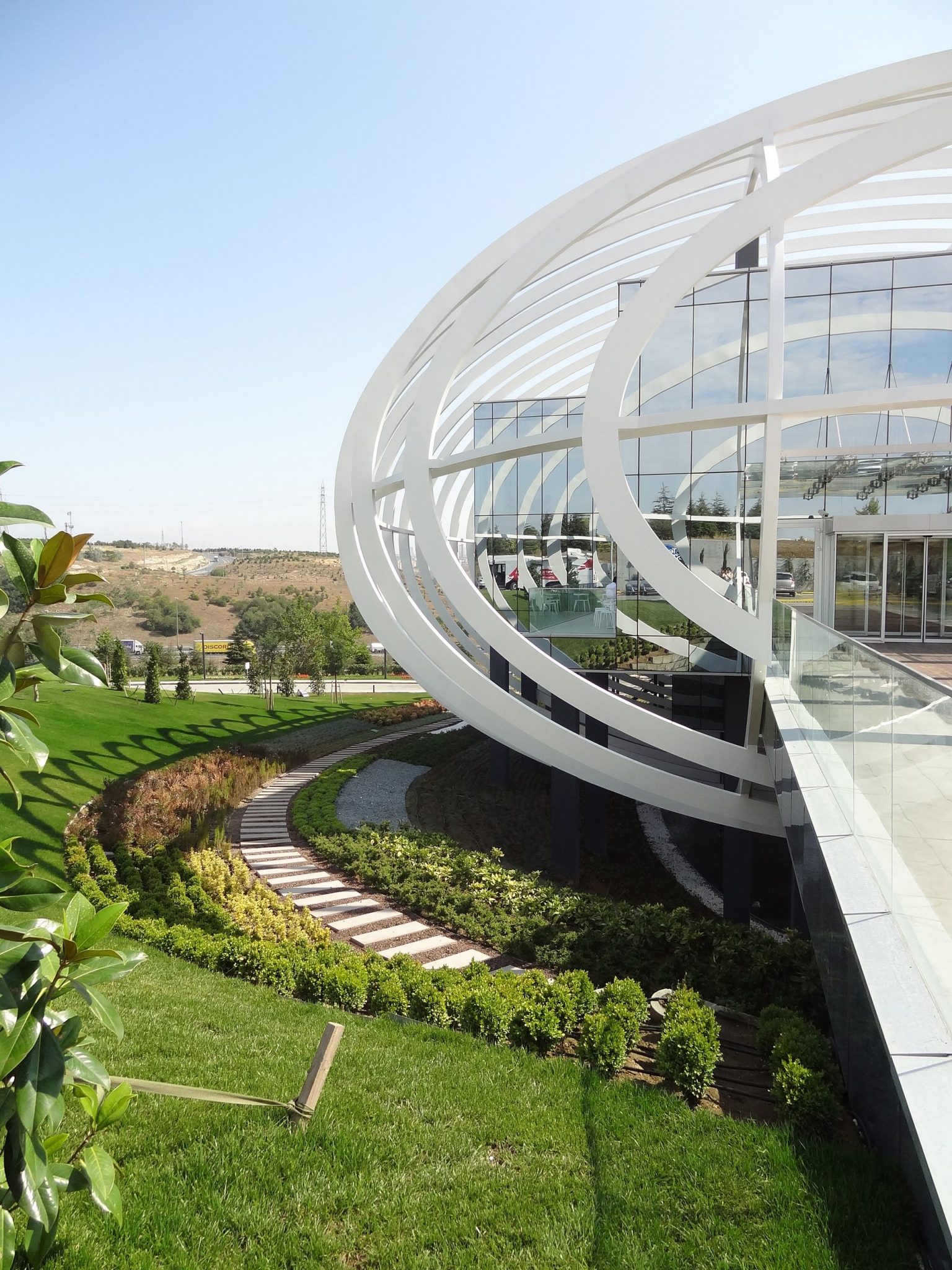 Elliptical Exterior ‘Tema Istanbul Showroom’ | Yazgan Design ...