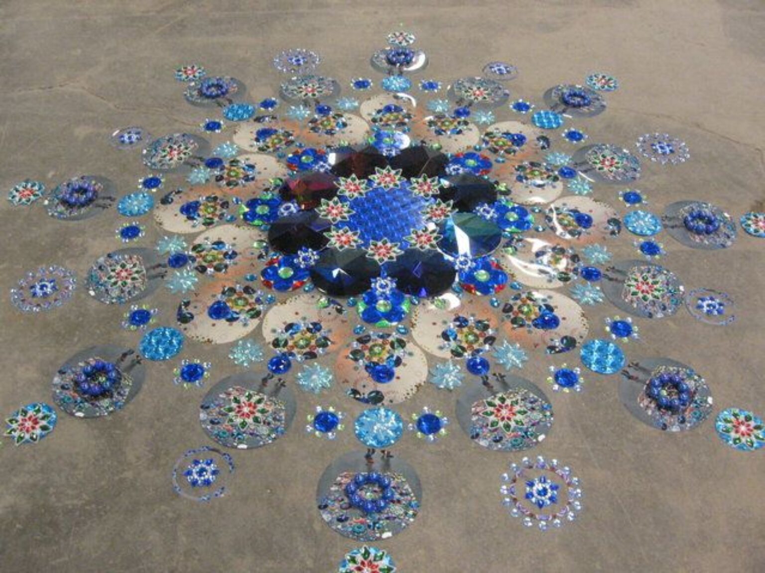 Kaleidoscopic crystal floor installations | Suzan Drummen - Arch2O.com