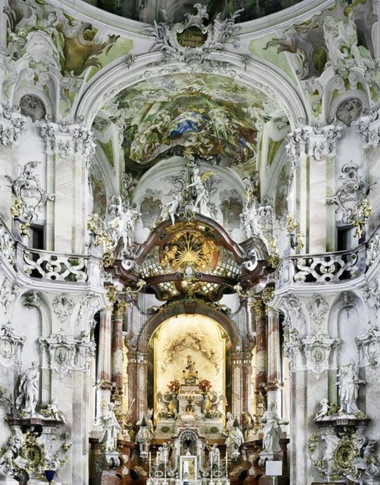 Re-discover opulent baroque altars | Cyril Porchet - Arch2O.com