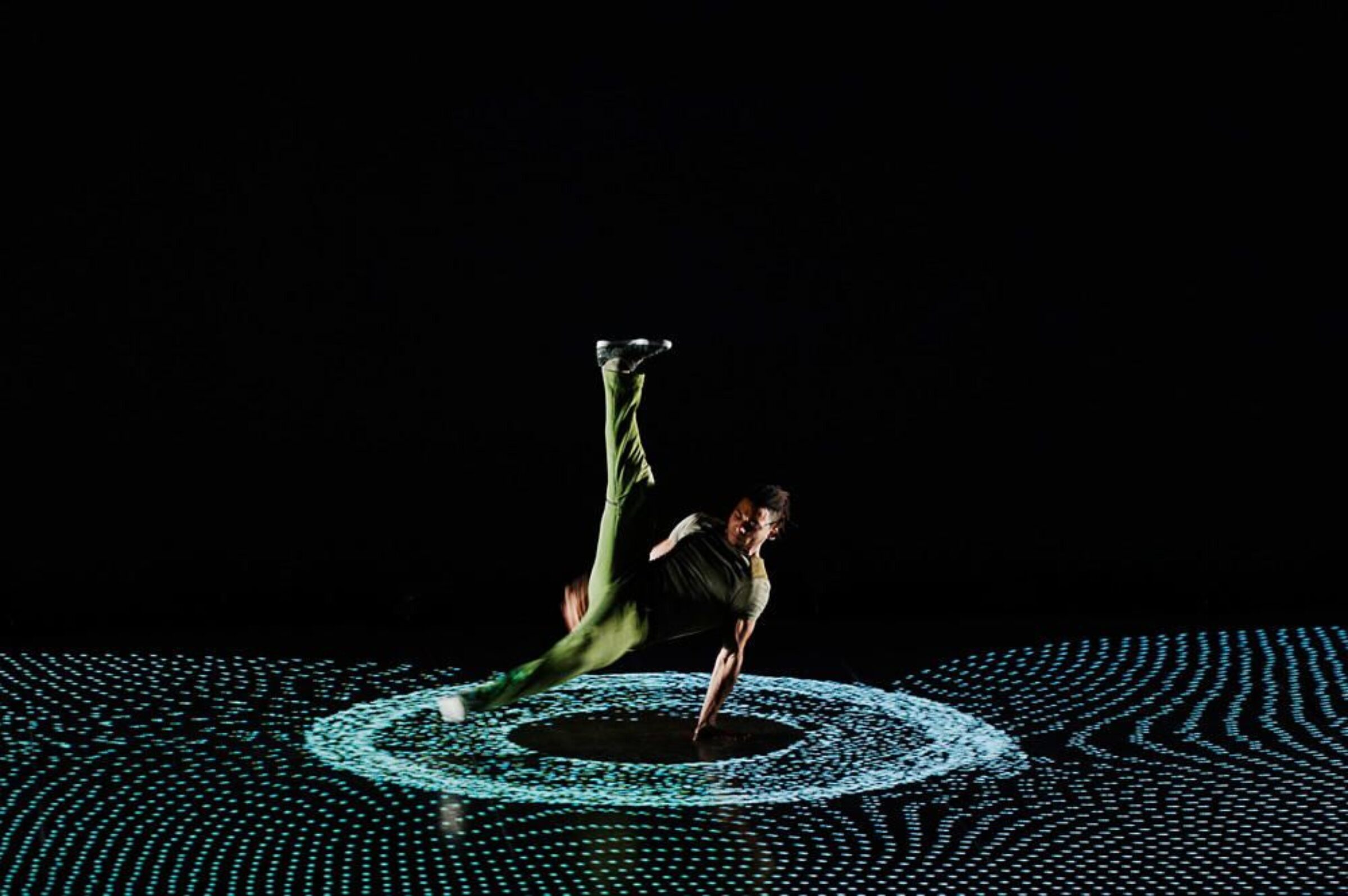 Pixel – The technological ballet | Adrien M / Claire B Company - Arch2O.com