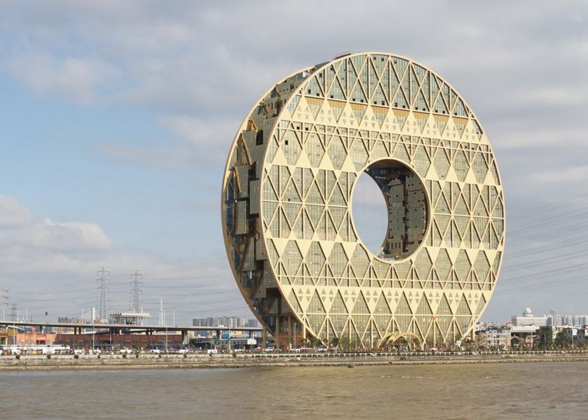 Doughnut-shaped skyscraper, Guangzhou | Joseph Di Pasquale architects ...