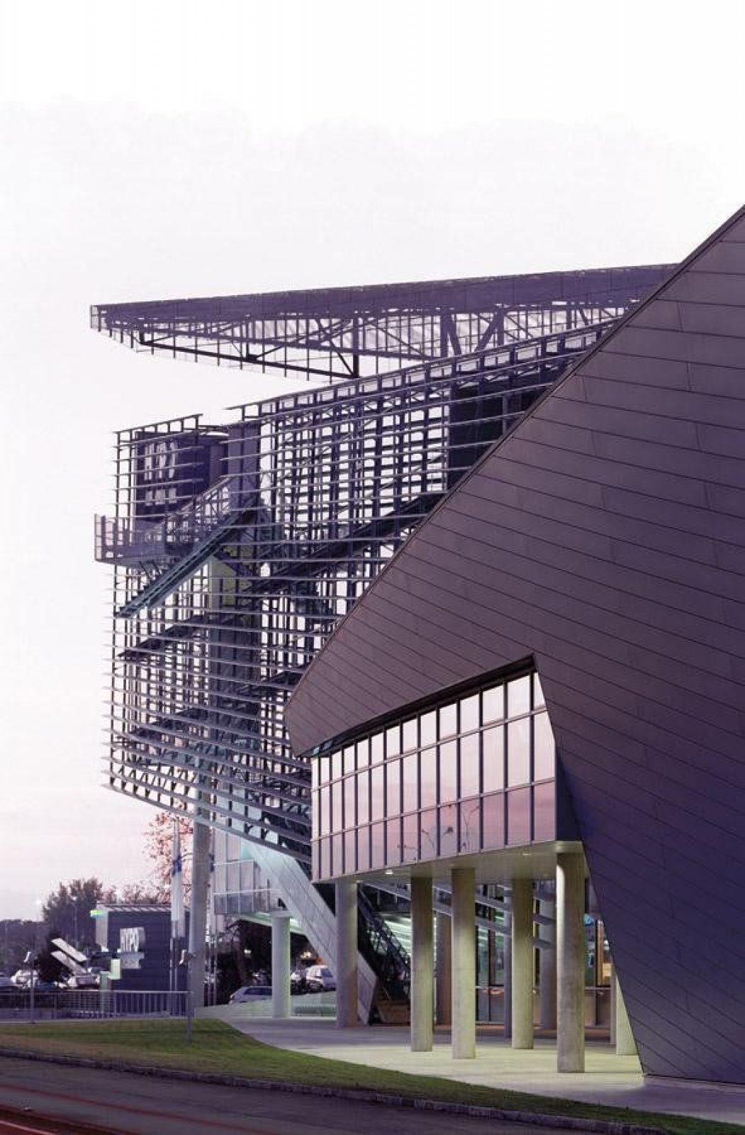 Hypo Alpe-Adria Center | Morphosis Architects – Arch2O.com