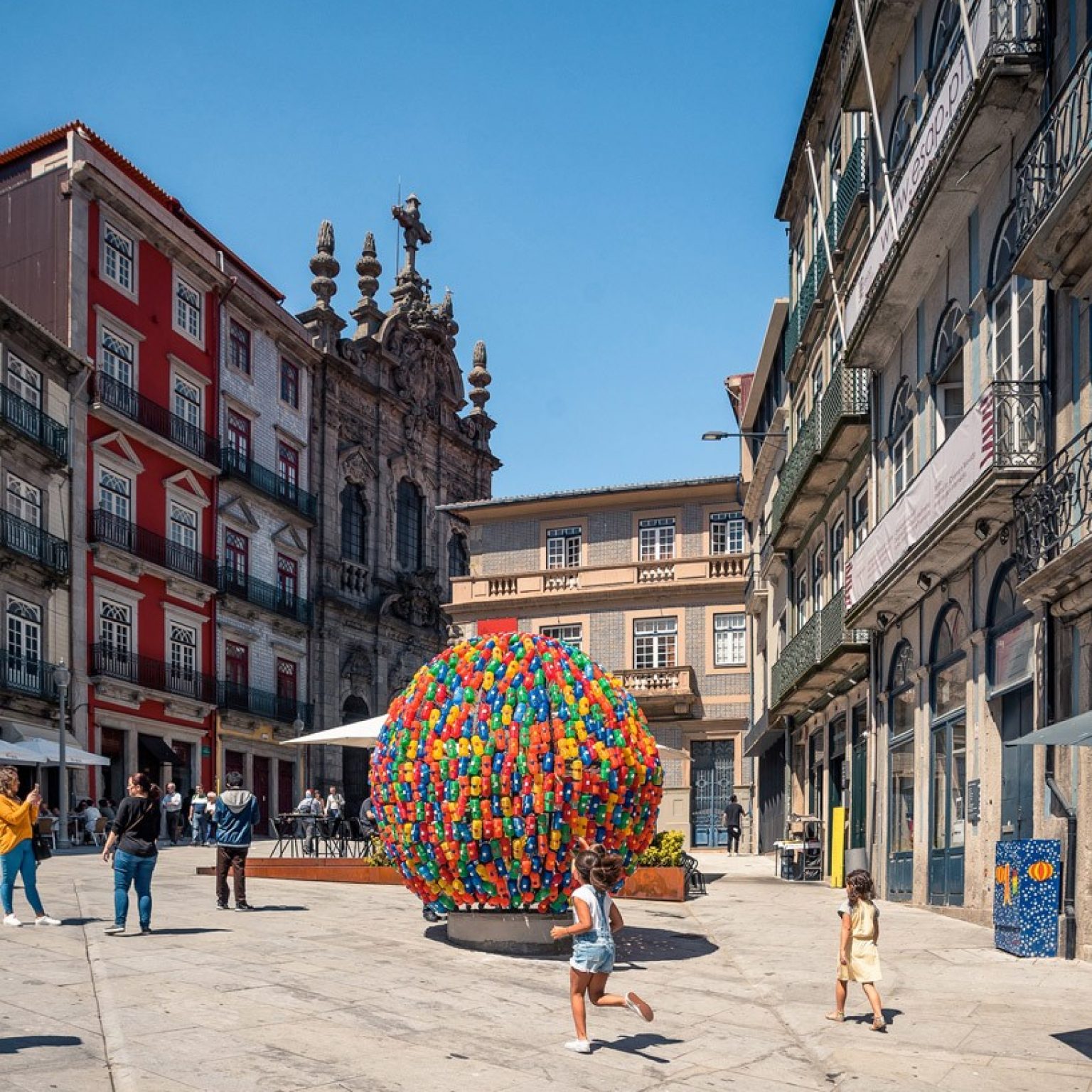 10 Colorful Installation Artworks That Turn the City into A Playground ...