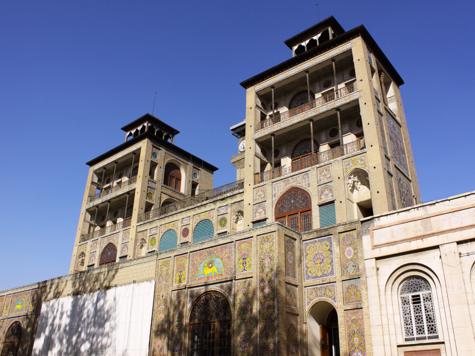 The Beautiful Wonders of Persian Architecture From 4 Cities in Iran ...