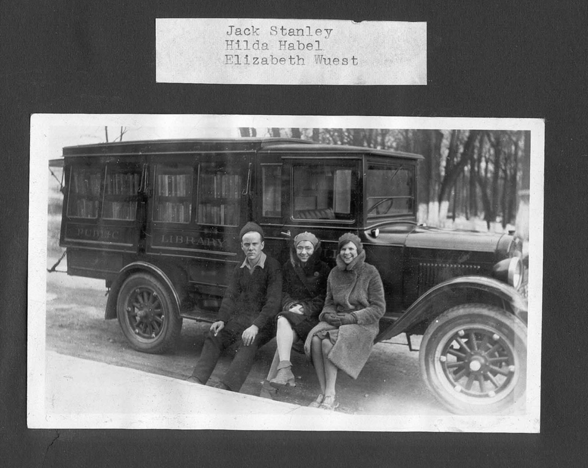 The Moving Libraries of the 20th Century : 15 Vintage Photos of ...