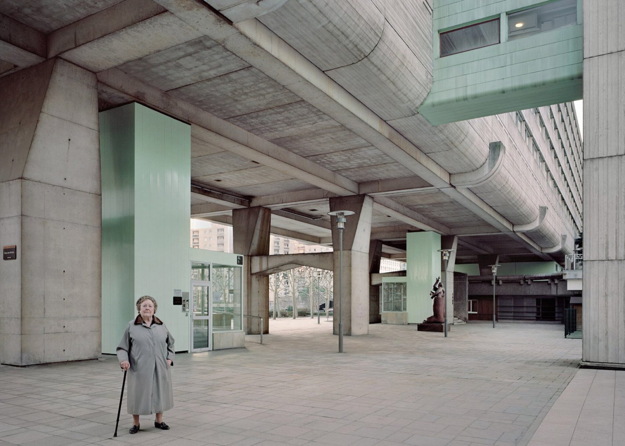 The Post-Modern 'Utopia' in Paris Suburb as Photographed by Laurent ...