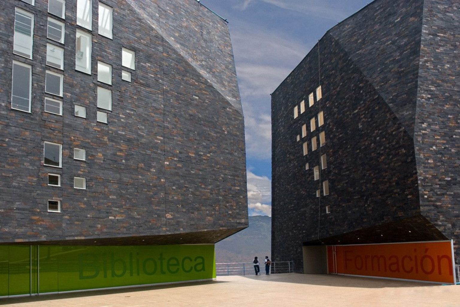 España Library | Giancarlo Mazzanti - Arch2O.com