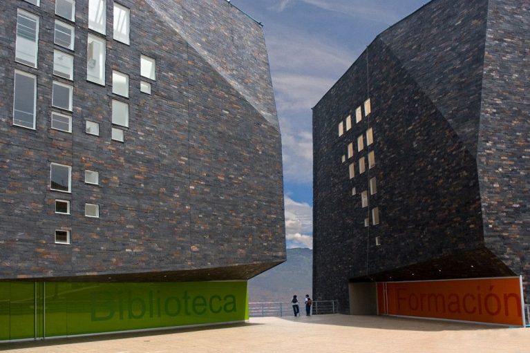 España Library | Giancarlo Mazzanti - Arch2O.com