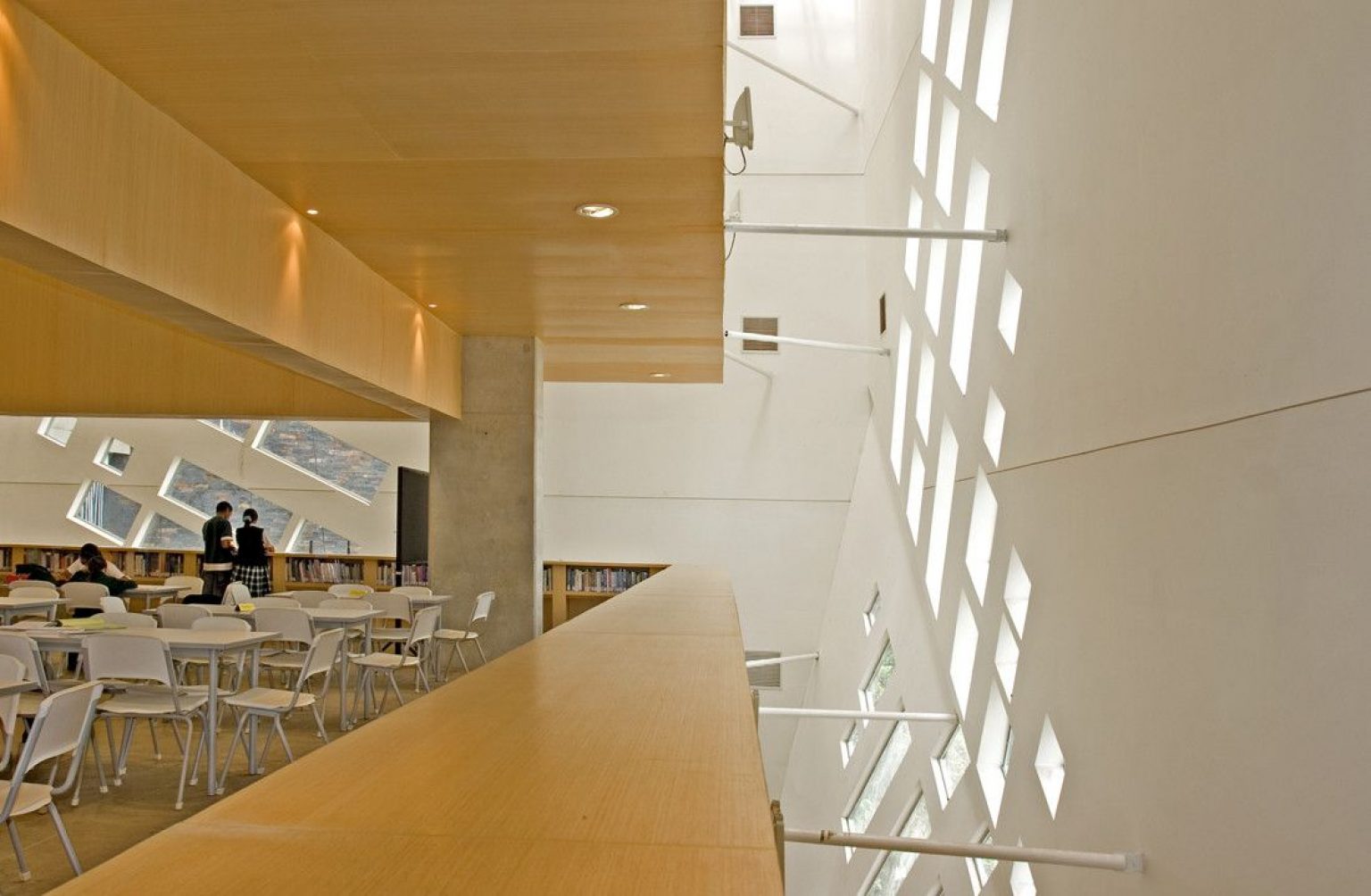 España Library | Giancarlo Mazzanti - Arch2O.com