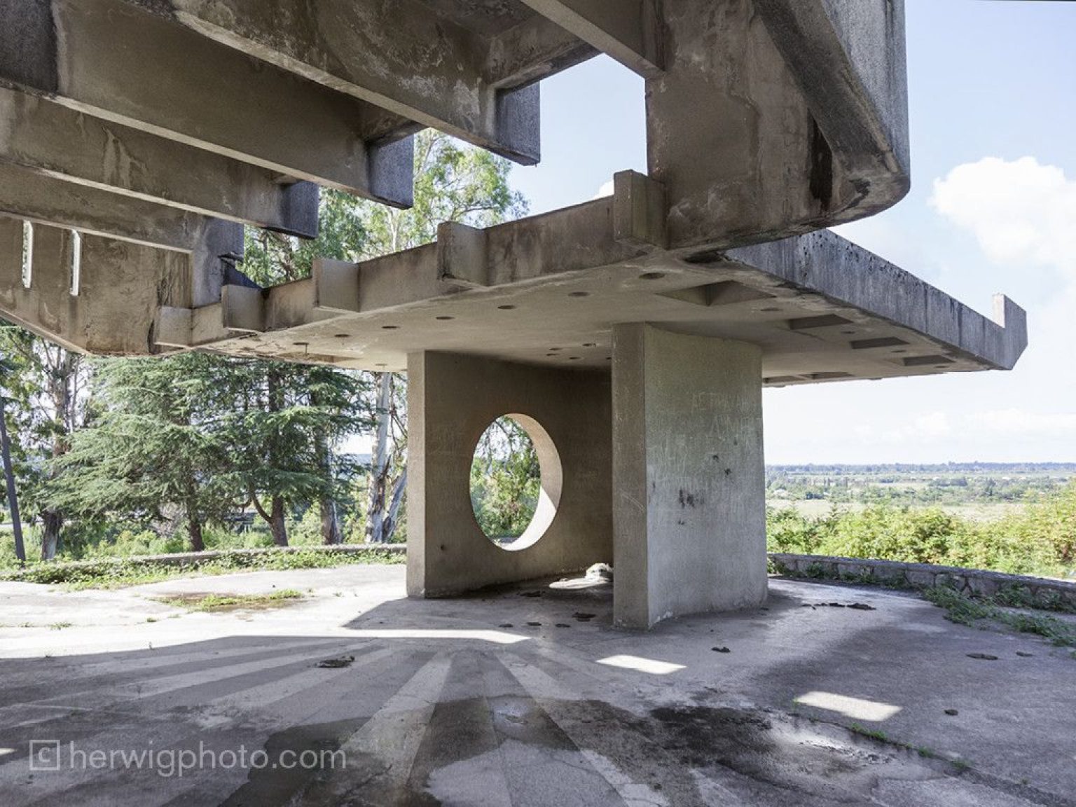 Photographer Christopher Herwig Captures the Unusual ‘Soviet Bus Stops ...