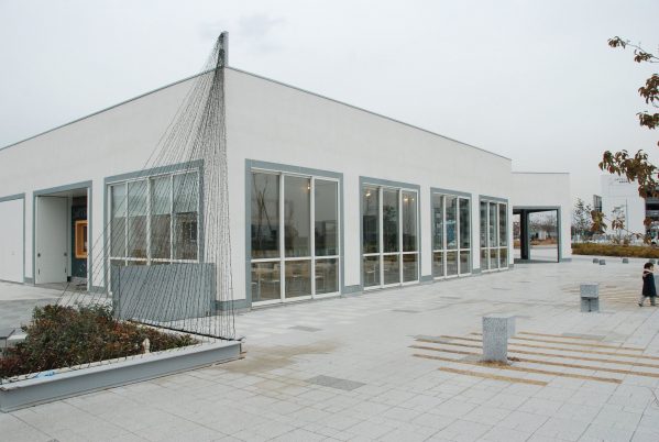 8 Various Applications of Shipping Container Architecture from Around ...