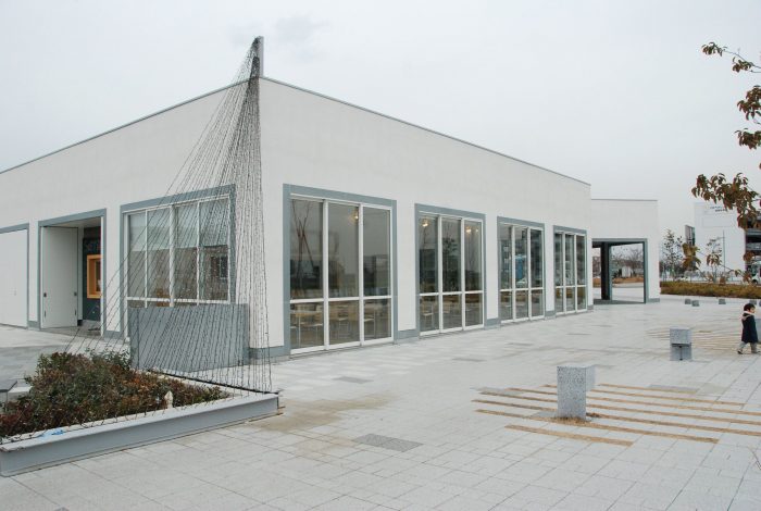 8 Various Applications of Shipping Container Architecture from Around ...