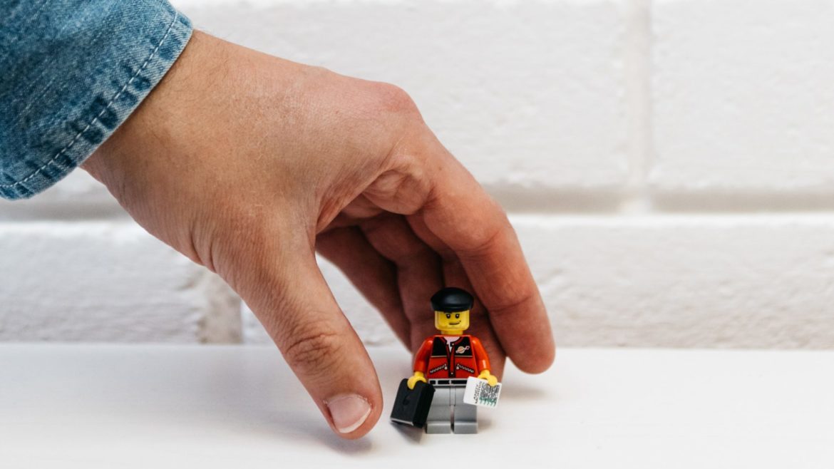 Artist Made a LEGO minifigure Resume of HIMSELF to Stand out from ...