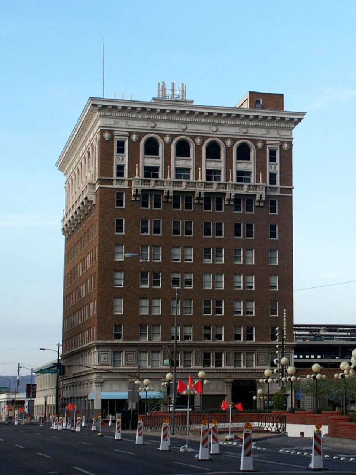 The 10 Most Fascinating Art Deco Buildings You Need To Know - Arch2O.com