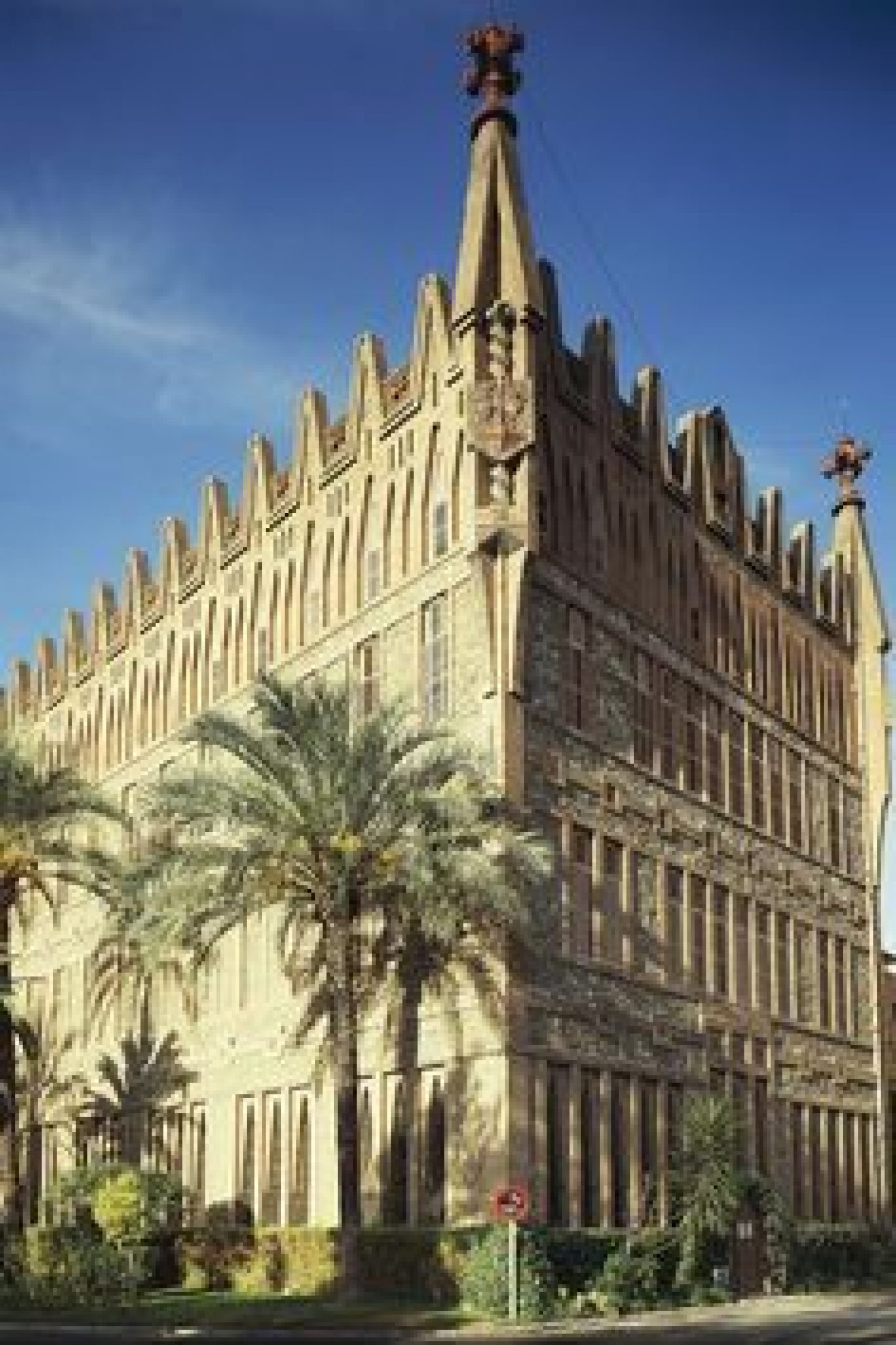6 Buildings You Must Visit in Barcelona Designed by Antoni Gaudí ...