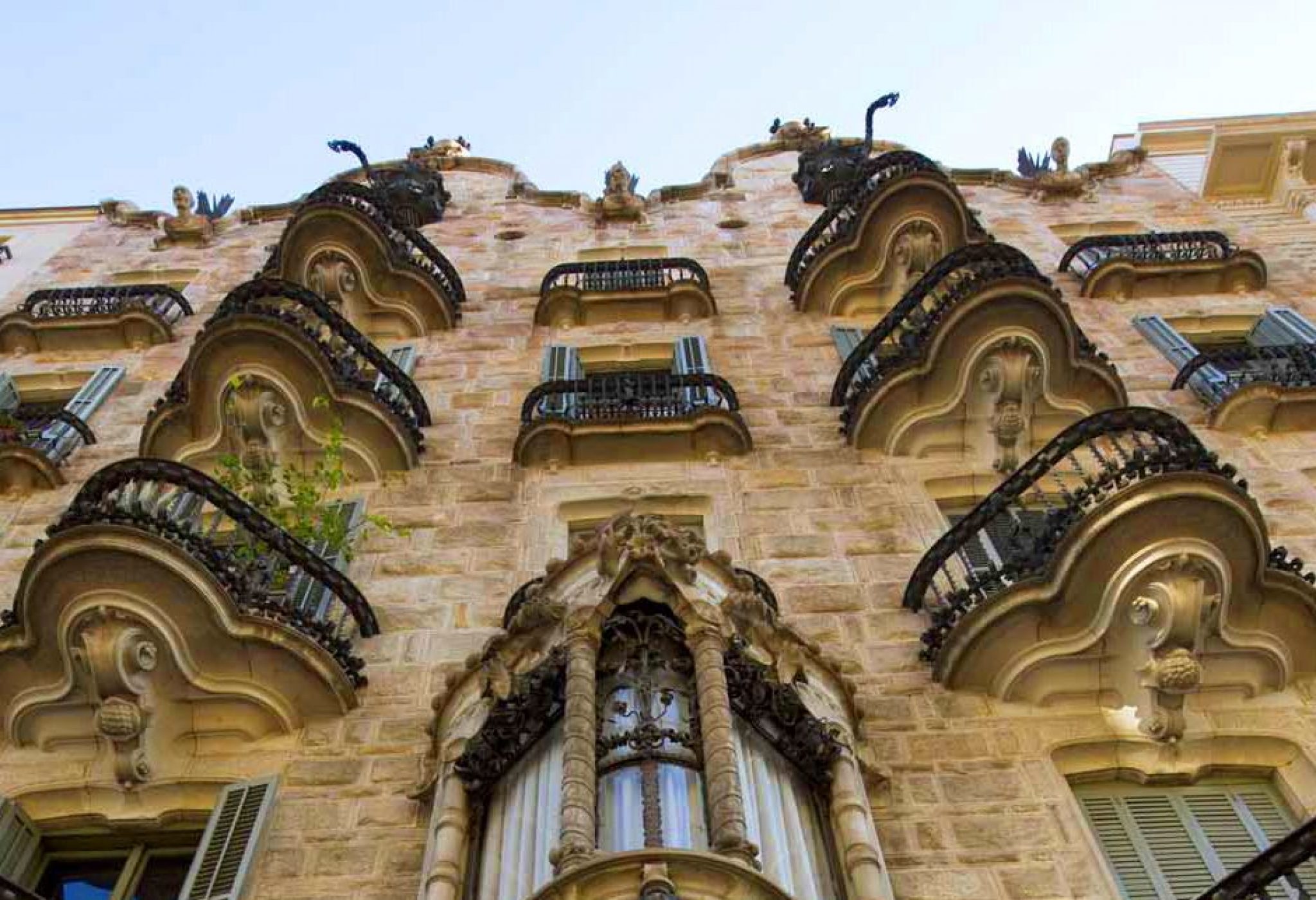 6 Buildings You Must Visit in Barcelona Designed by Antoni Gaudí ...