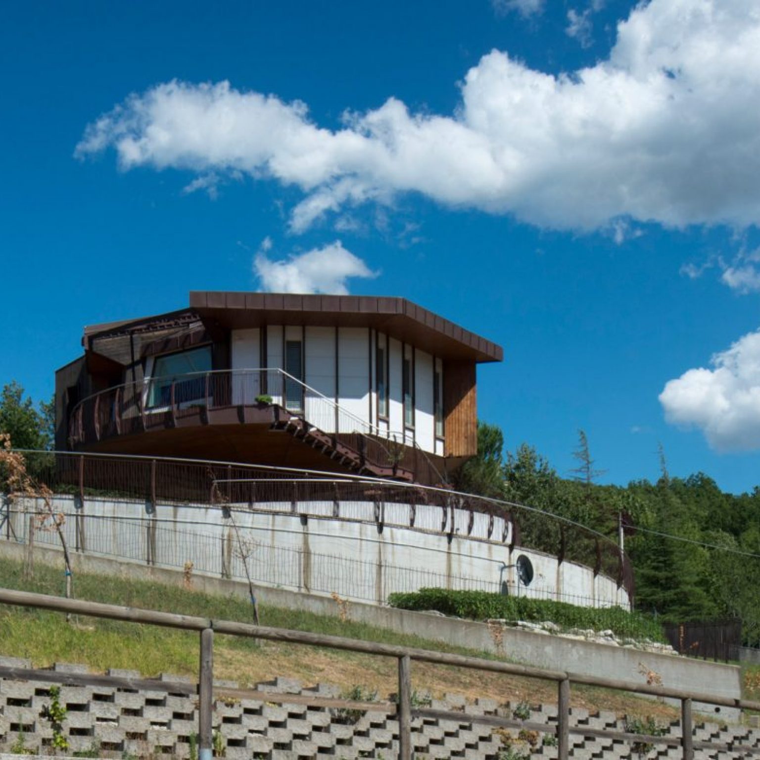 Roberto Rosso Reveals Rotating House That Spins 360 Degrees - Arch2O.com