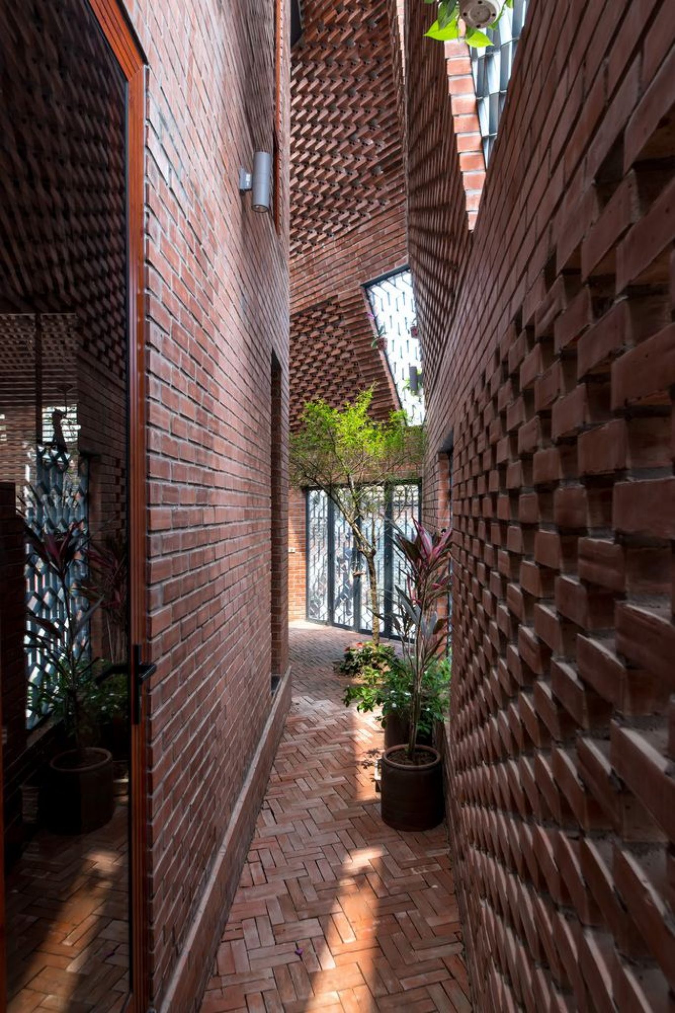 Brick House (Cave) | H&P Architects - Arch2O.com