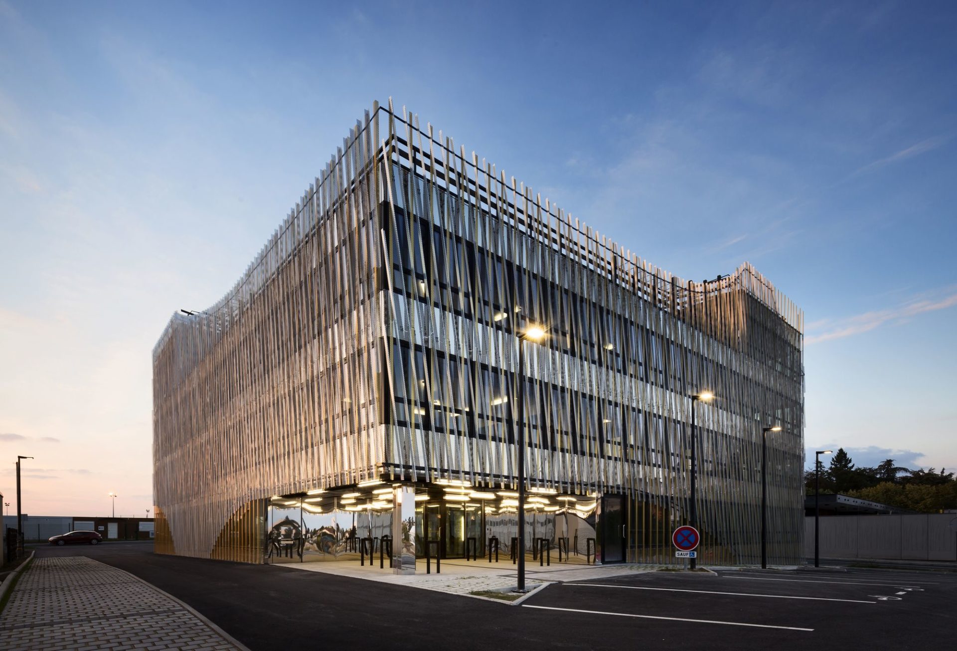 La Licorne Office Building | PERIPHERIQUES Marin+Trottin Architectes ...
