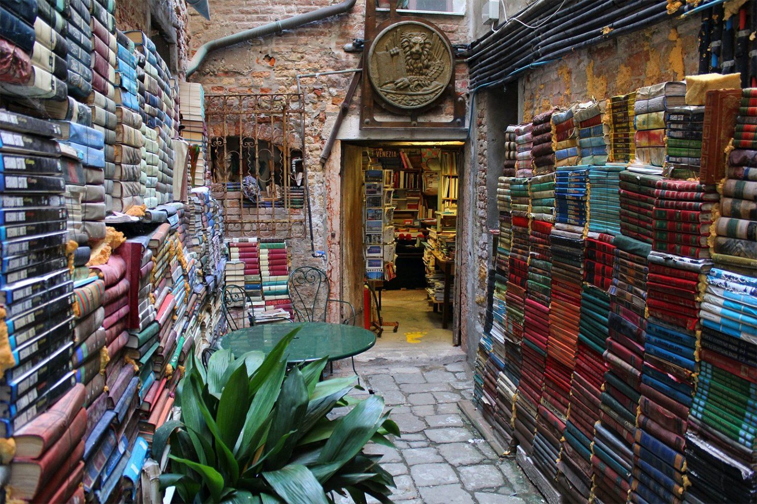 15 of the Most Unbelievably Beautiful Bookstore in the World - Arch2O.com