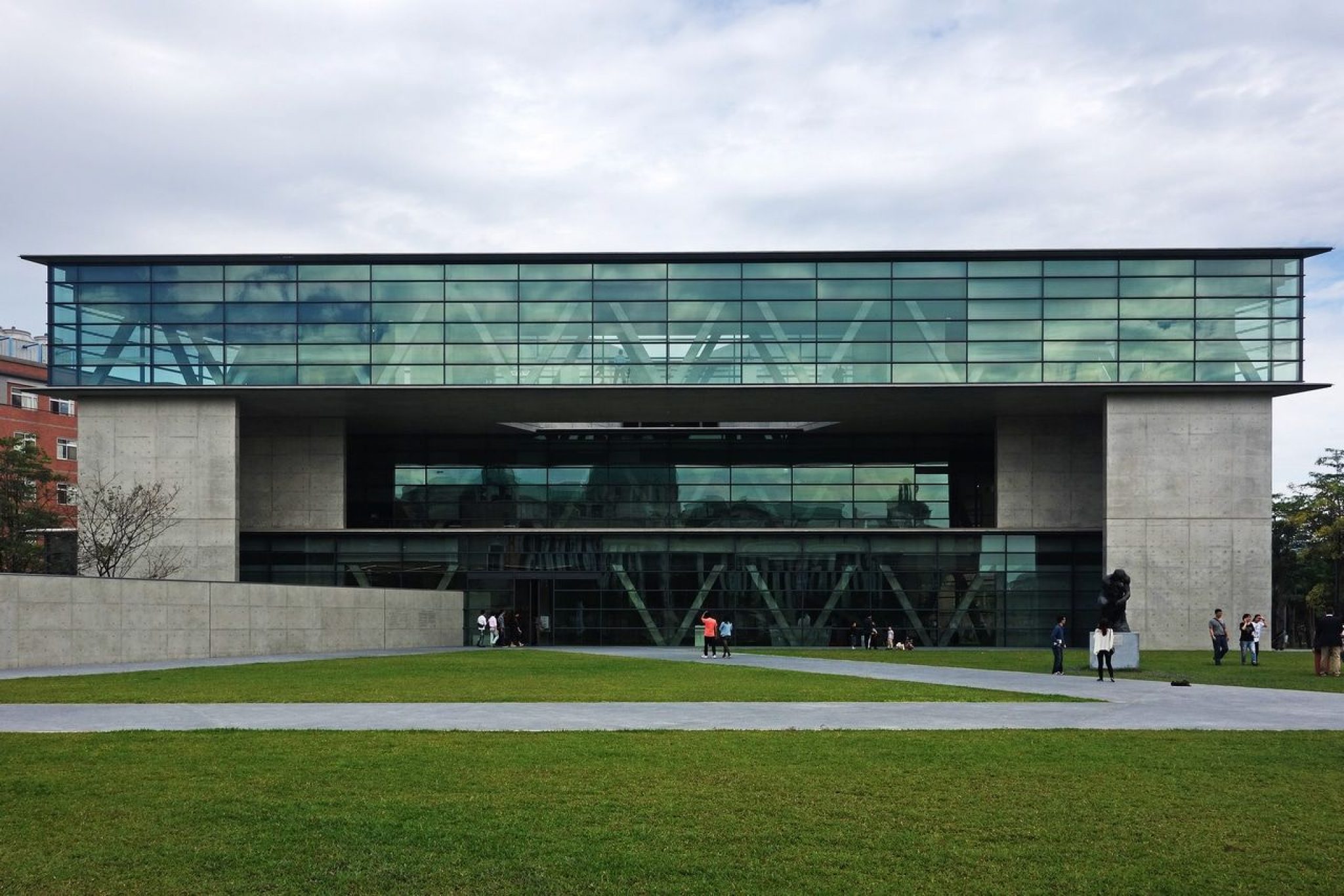 Come for the Beautiful Art, Fall In Love With the Modern Art Museum ...