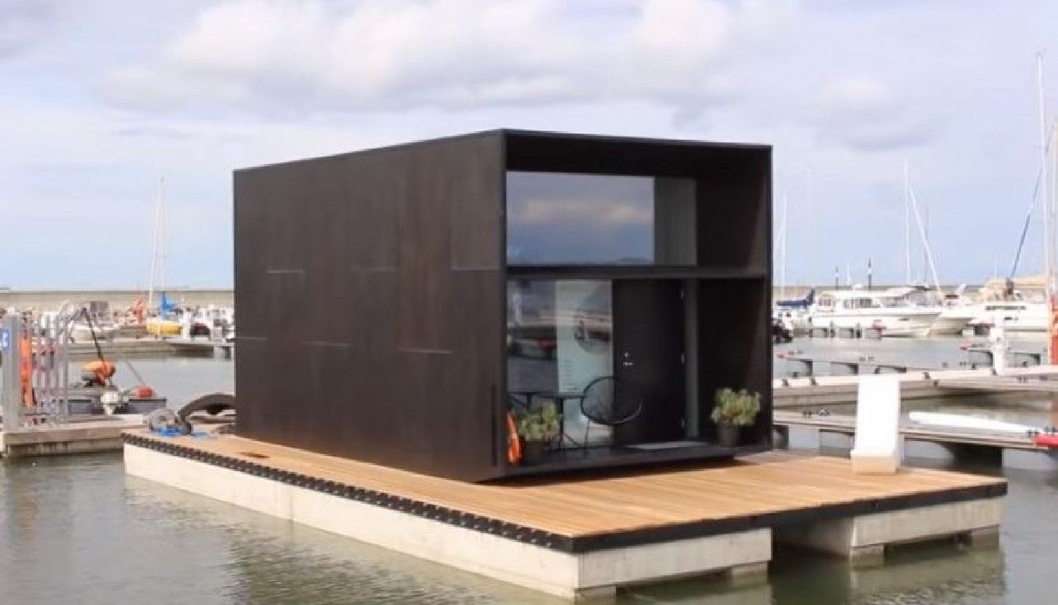 Mobile Architecture: 7 Portable Homes that Can Travel with You - Arch2O.com