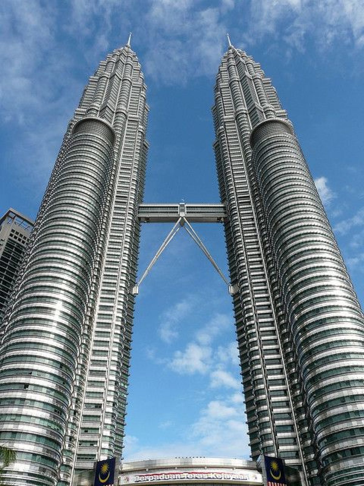 Petronas Towers | Cesar Pelli - Arch2O.com
