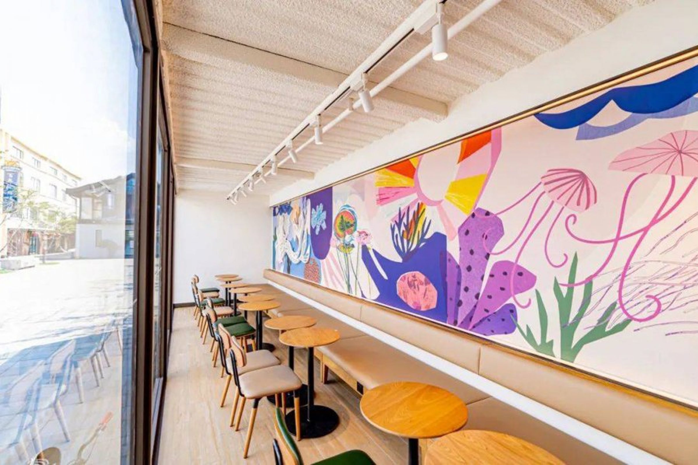 Starbucks to be the First Shipping Container Store in Asia Pacific ...