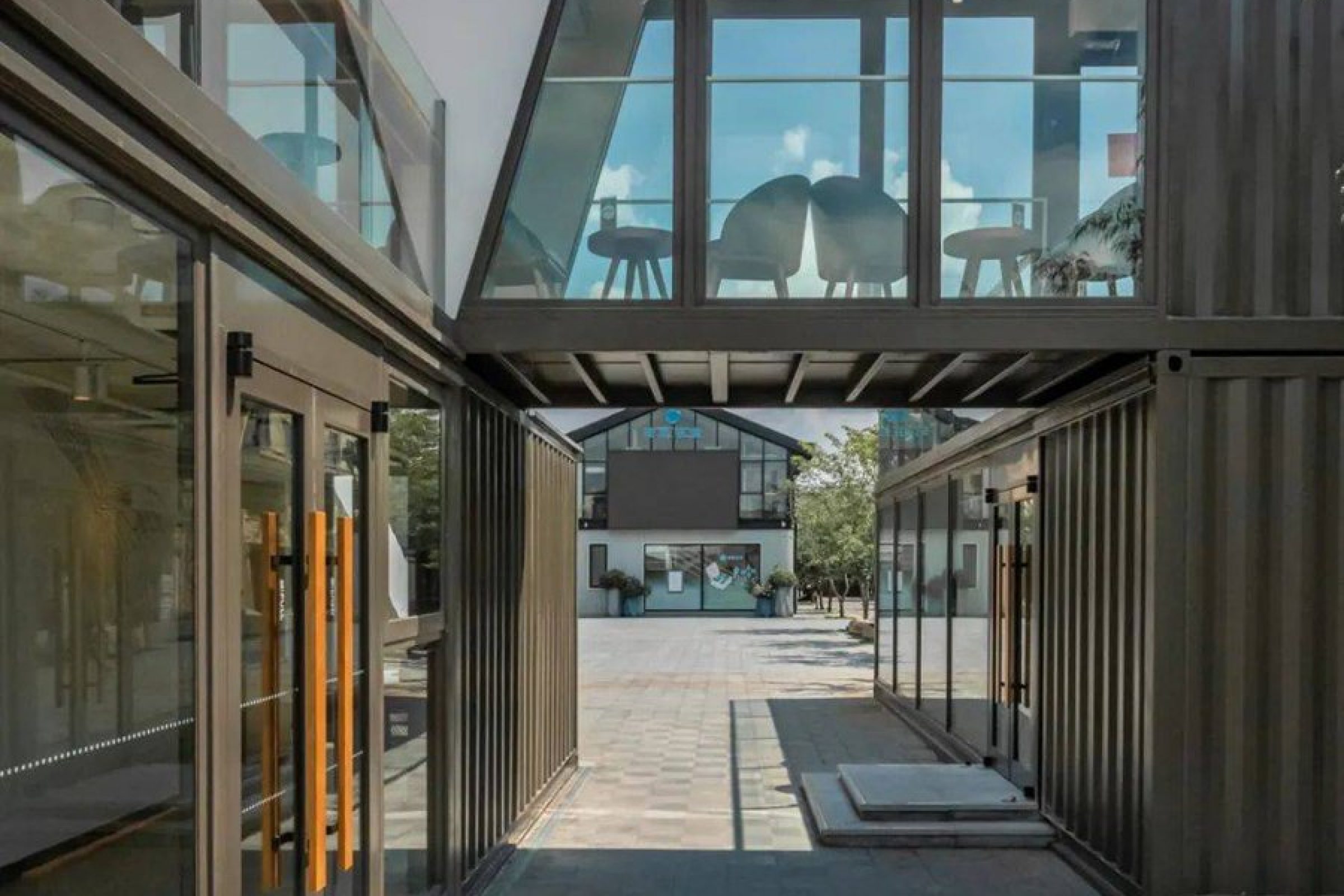 Starbucks to be the First Shipping Container Store in Asia Pacific ...