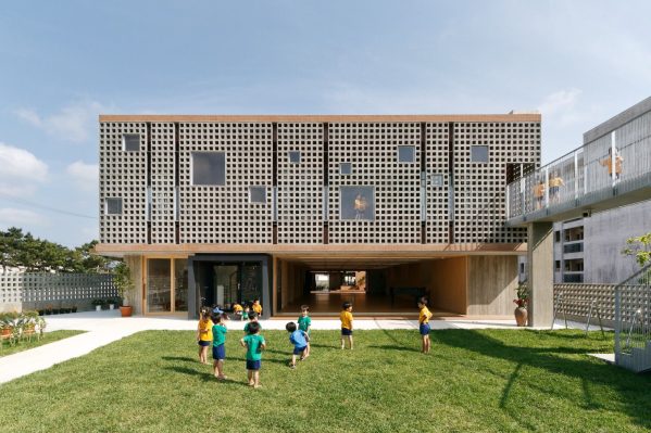Hanazono Kindergarten and Nursery | HIBINOSEKKEI + Youji no Shiro ...