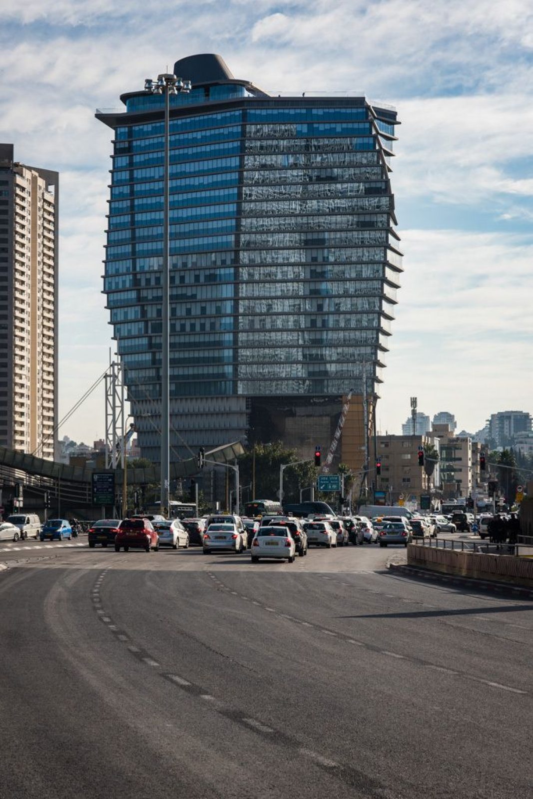 Ron Arad turn its design of ‘ToHa’ tower upside down - Arch2O.com