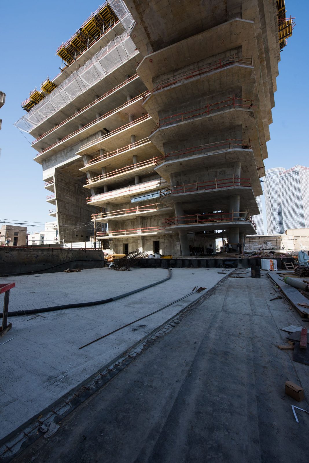 Ron Arad turn its design of ‘ToHa’ tower upside down - Arch2O.com