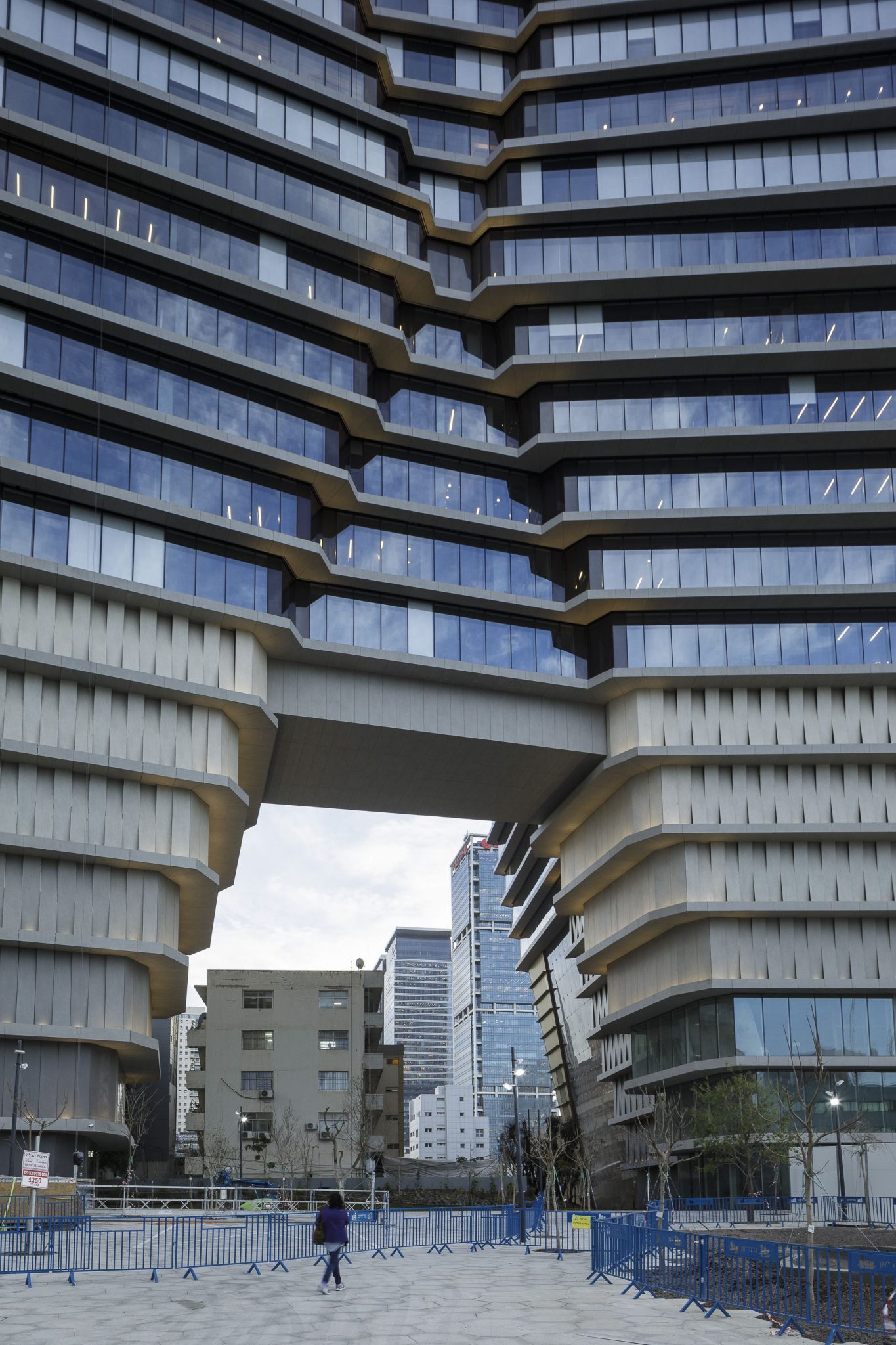 Ron Arad turn its design of ‘ToHa’ tower upside down - Arch2O.com