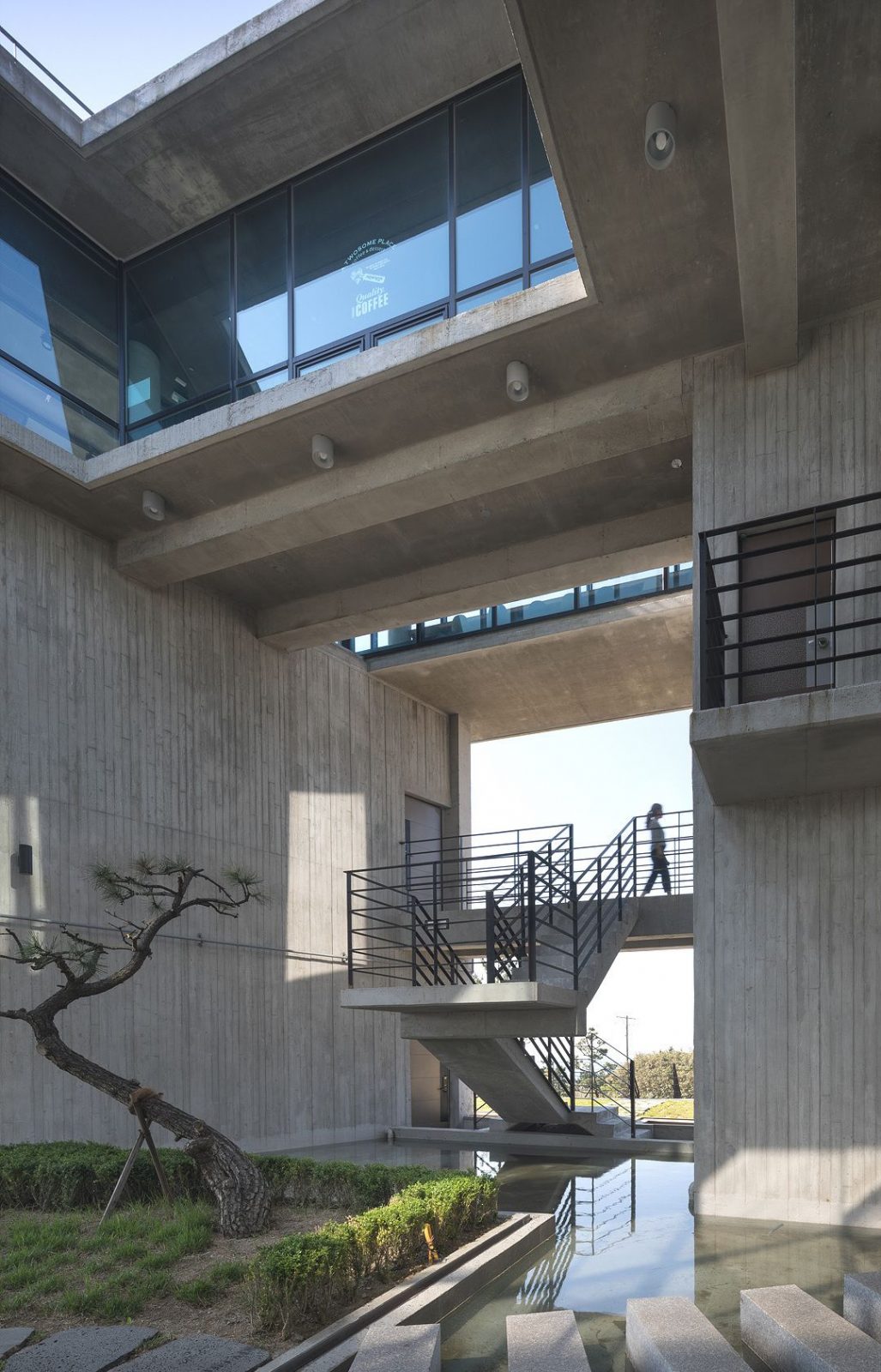 Pentagon Commercial Building | ON Architects - Arch2O.com