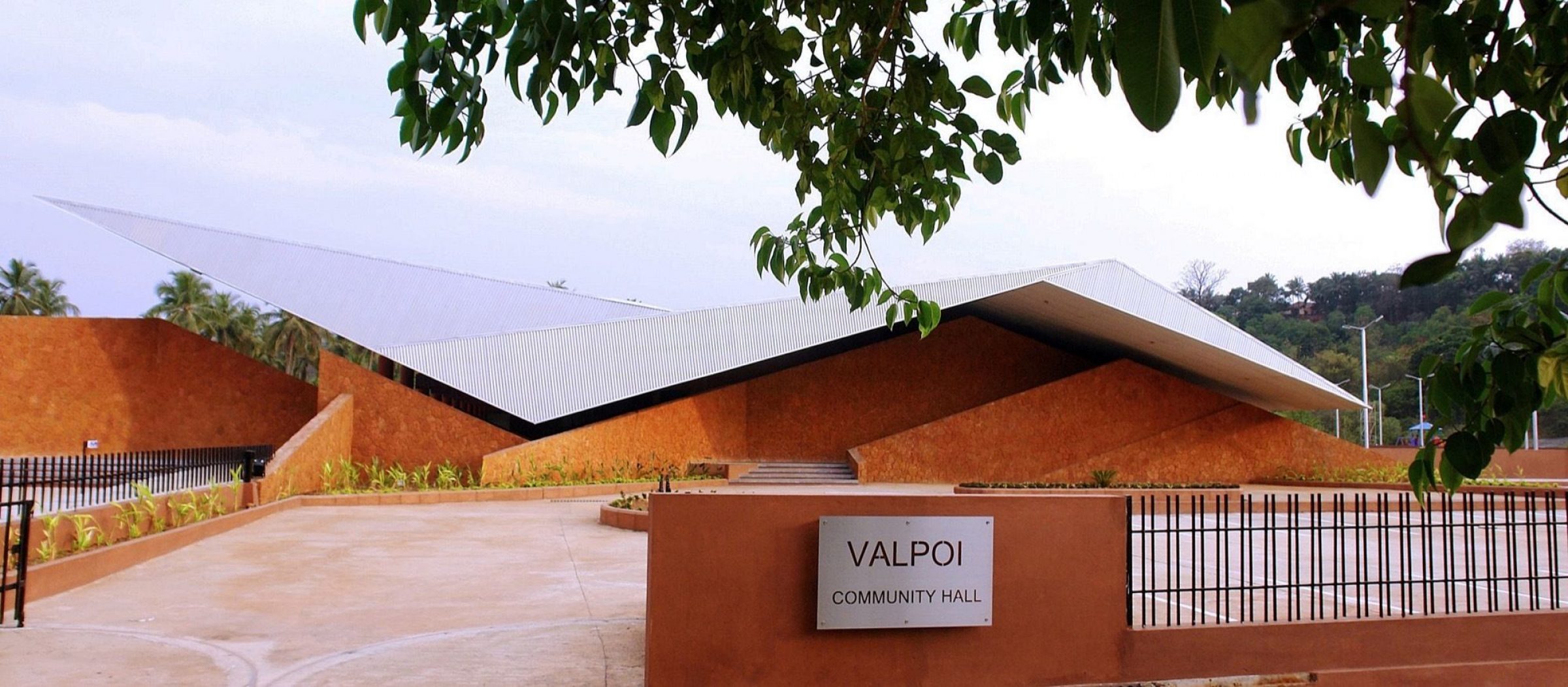Valpoi Busstand and Community Hall | Rahul Deshpande and Associates ...
