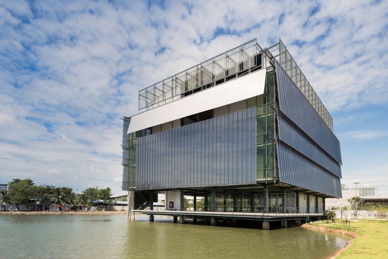 Flagship Building | Geodesic Design - Arch2O.com