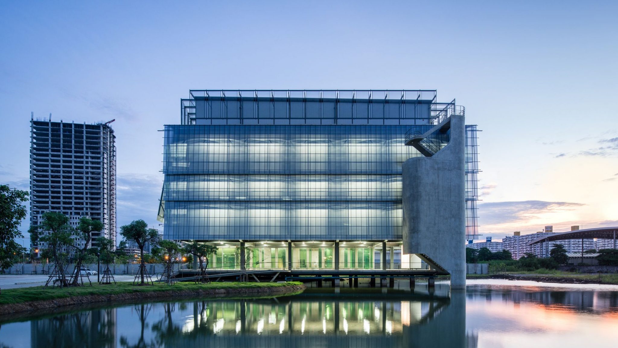 Flagship Building | Geodesic Design - Arch2O.com