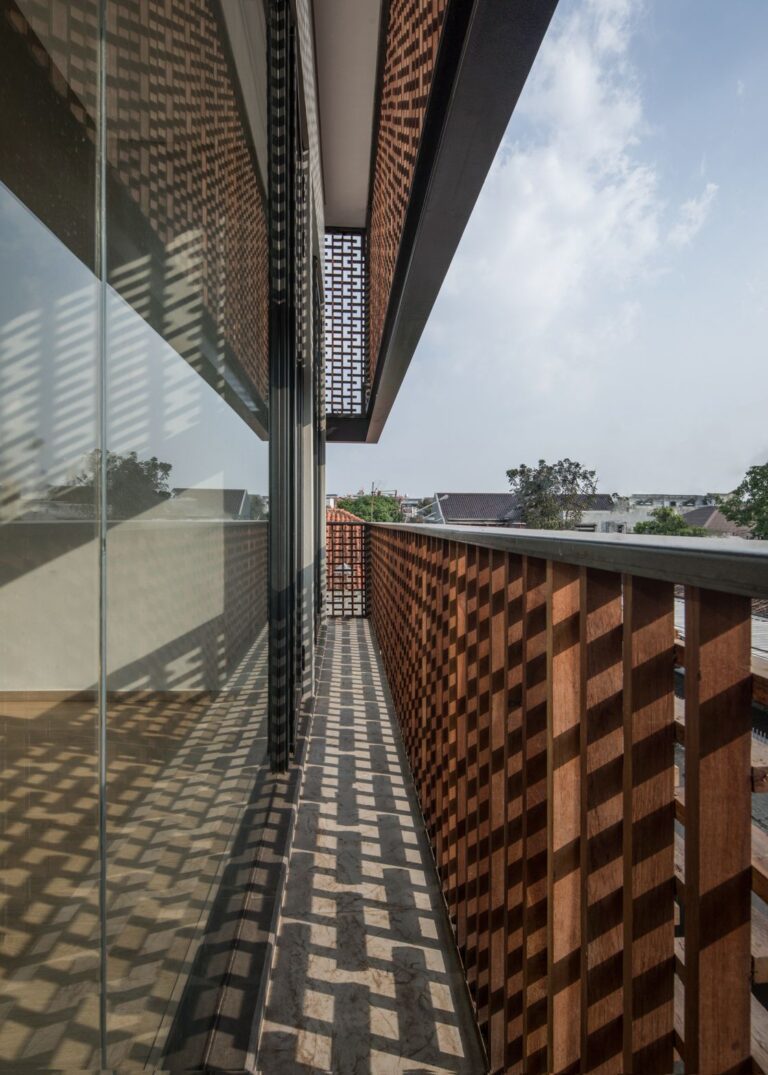 LF HOUSE | Rakta Studio - Arch2O.com