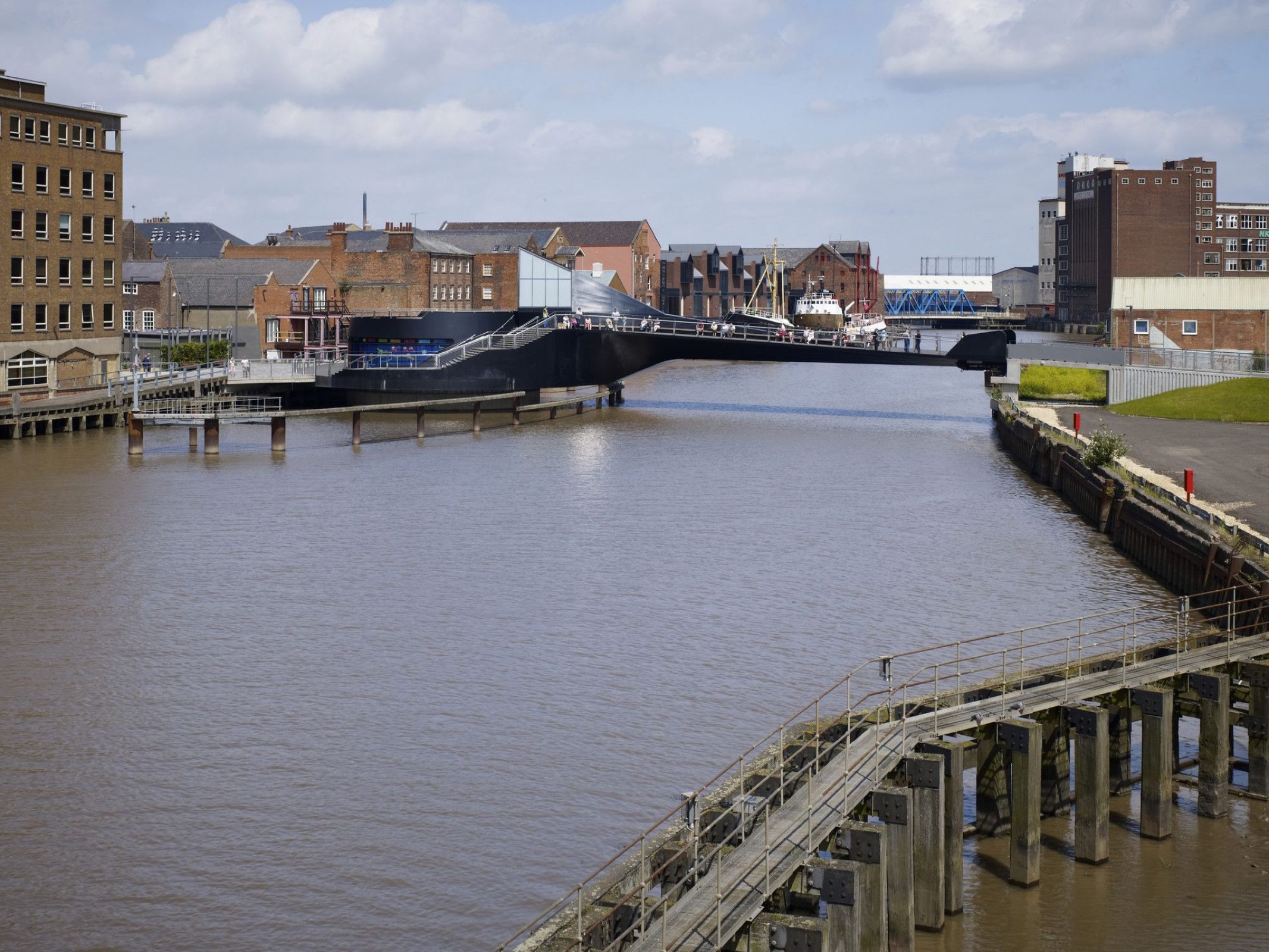 River Hull Footbridge | McDowell + Benedetti - Arch2O.com