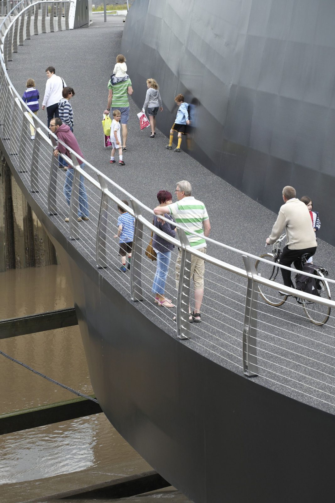 River Hull Footbridge | McDowell + Benedetti - Arch2O.com