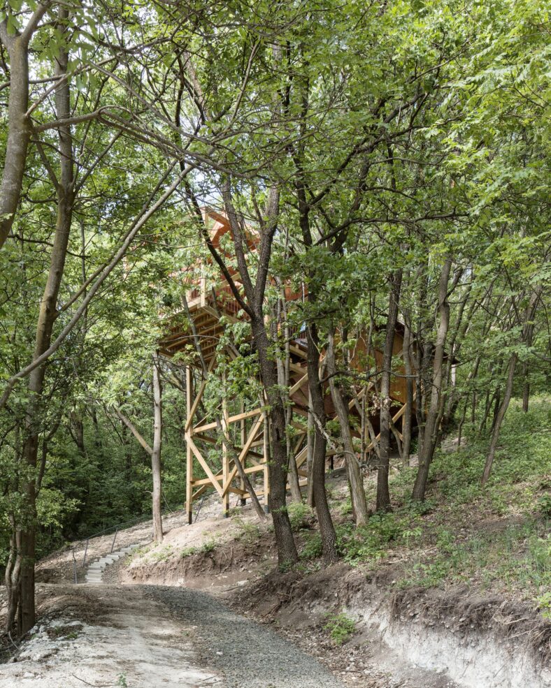 House on 12 Legs | RJZS Architects - Arch2O.com