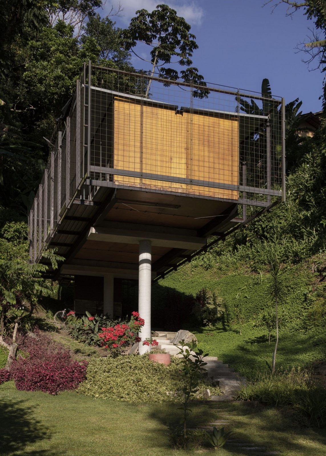 Elevated House | Venta Arquitetos - Arch2O.com