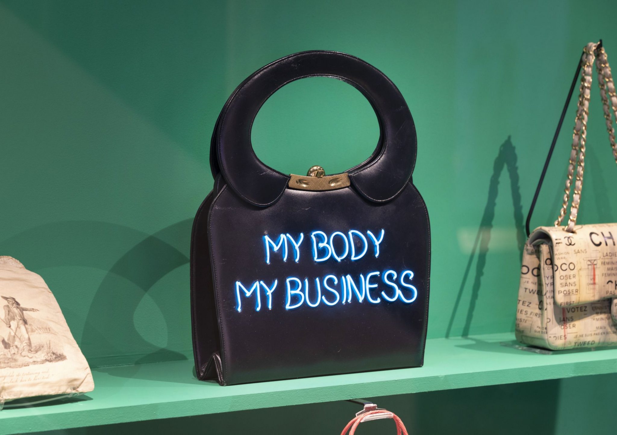 V&A Bags: Inside Out Exhibition | Studio MUTT - Arch2O.com