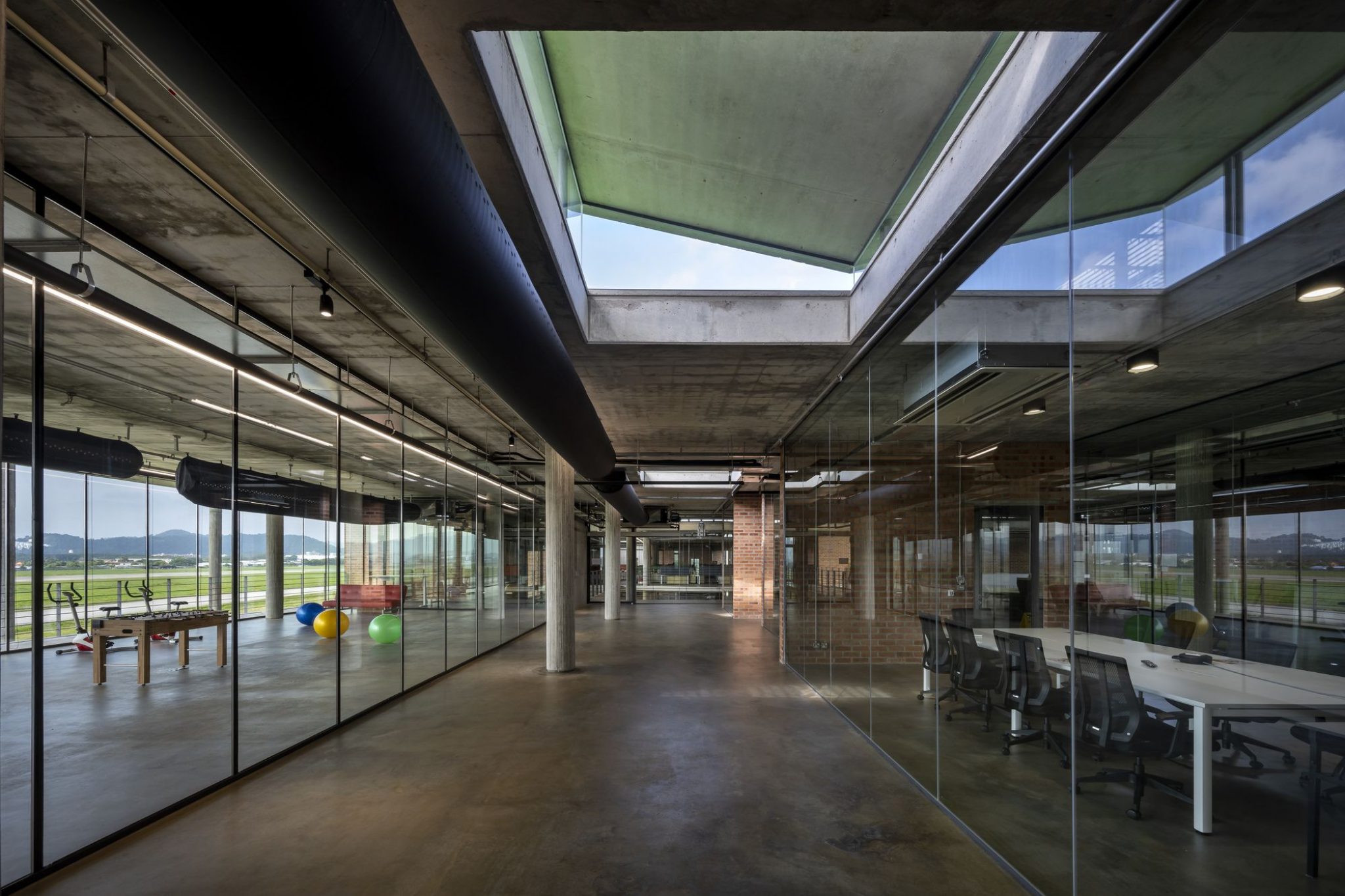 Aemulus at the Runway | Design Unit Architects- Arch2O.com